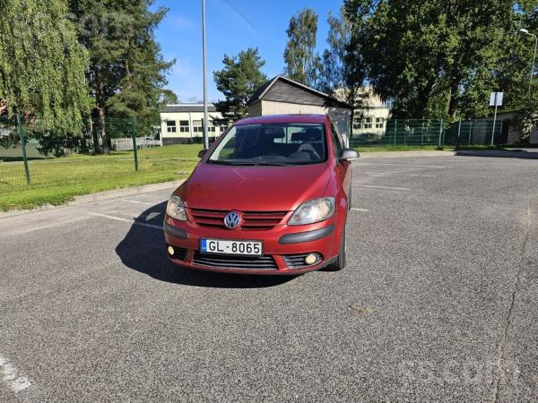 Sarkans Volkswagen Golf Plus 2006 Valmiera, ar dzinēja tilpumu 1.60 L un nobraukumu 162 tūkst. km par 2150 €, foto 3 vietnē AUTOMOTO.COM.LV