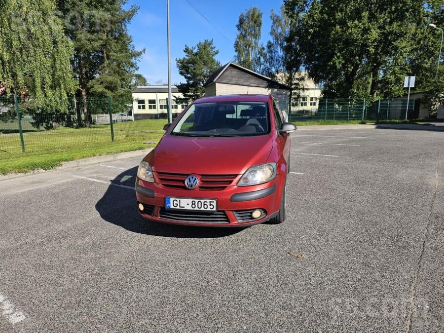 Sarkans Volkswagen Golf Plus 2006 Valmiera, ar dzinēja tilpumu 1.60 L un nobraukumu 162 tūkst. km par 2150 €, foto 3 vietnē AUTOMOTO.COM.LV