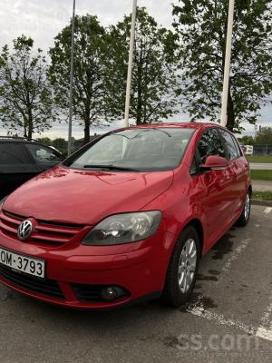 Red Volkswagen Golf Plus 2006 in Riga, with an engine capacity of 2.00 L and mileage of 320 thousand km for 2800 €, photo 3 on AUTOMOTO.COM.LV
