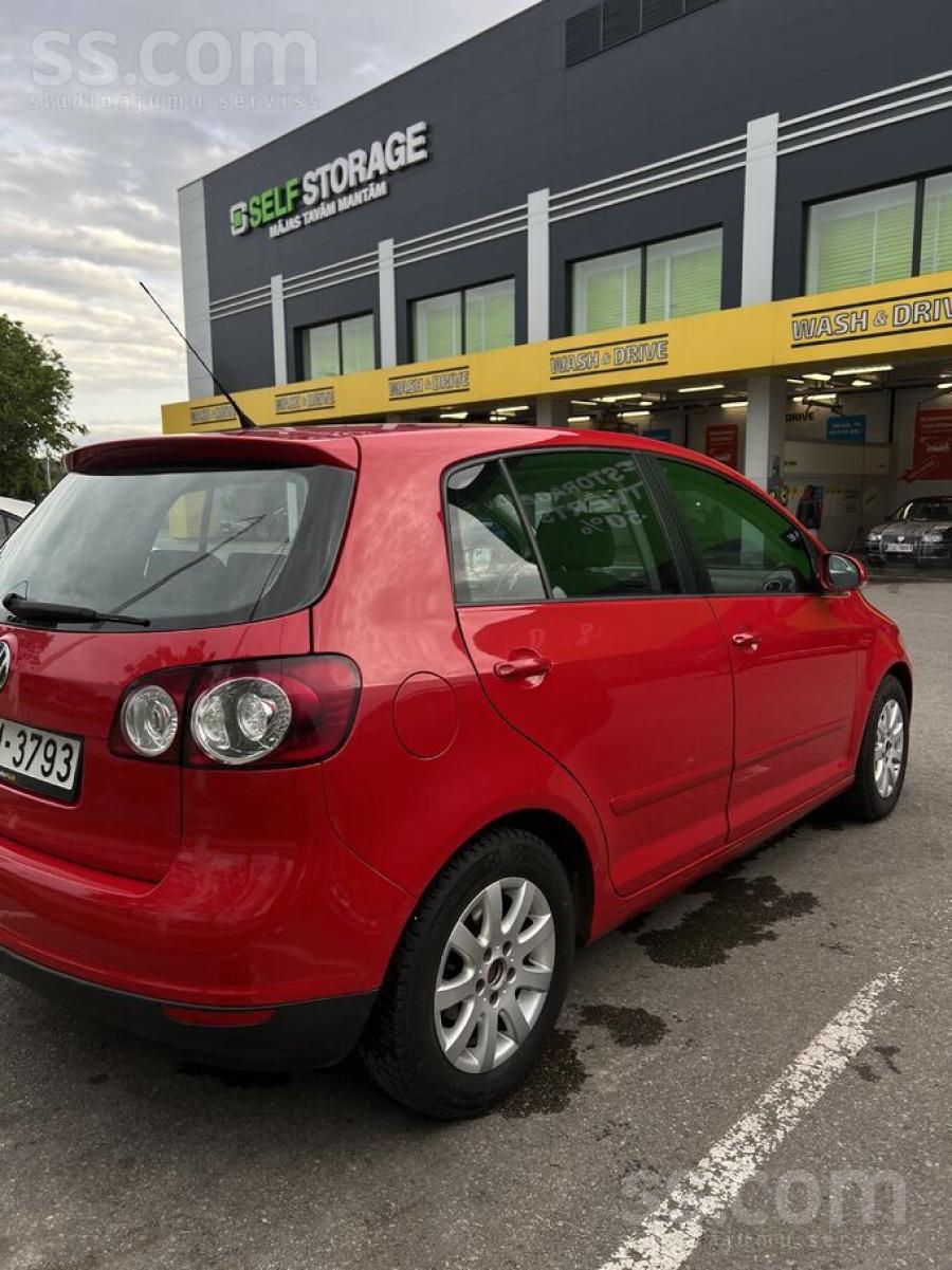 Red Volkswagen Golf Plus 2006 in Riga, with an engine capacity of 2.00 L and mileage of 320 thousand km for 2800 €, photo 6 on AUTOMOTO.COM.LV