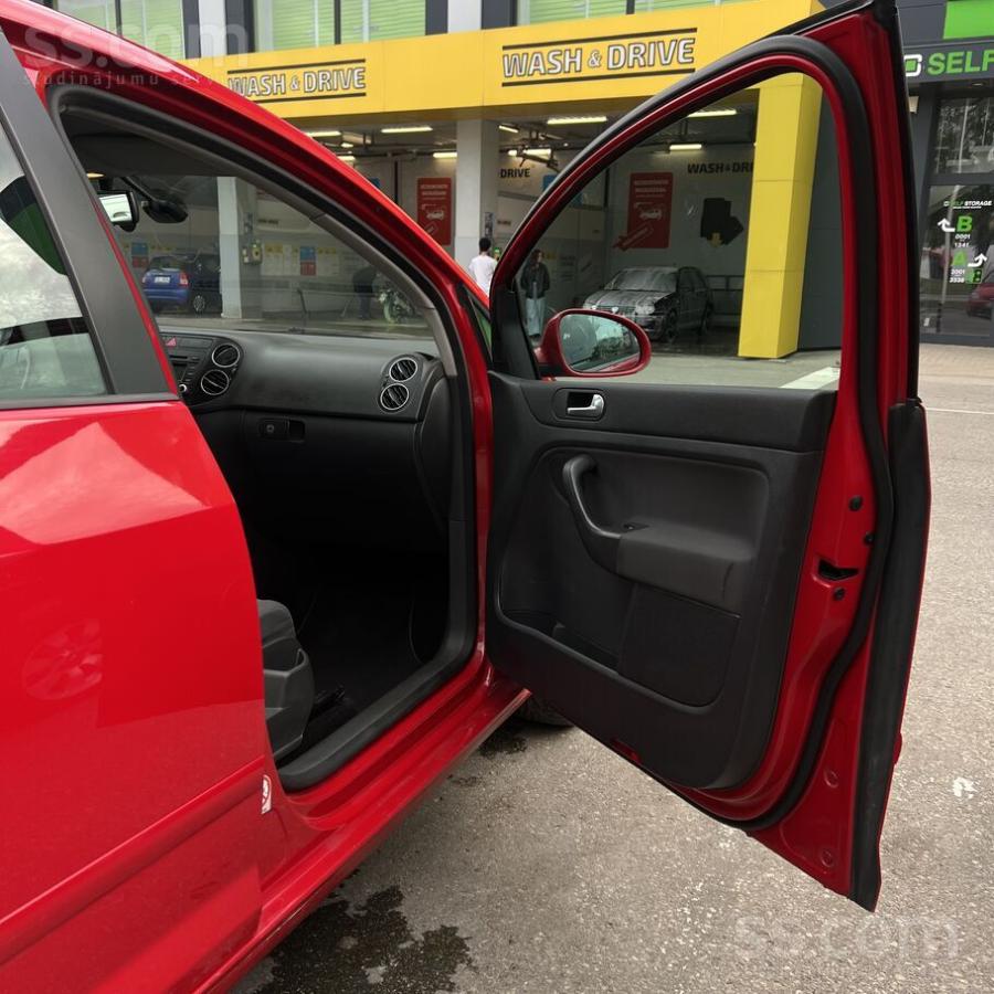Red Volkswagen Golf Plus 2006 in Riga, with an engine capacity of 2.00 L and mileage of 320 thousand km for 2800 €, photo 9 on AUTOMOTO.COM.LV