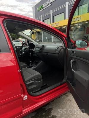 Red Volkswagen Golf Plus 2006 in Riga, with an engine capacity of 2.00 L and mileage of 320 thousand km for 2800 €, photo 10 on AUTOMOTO.COM.LV