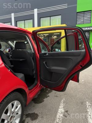 Red Volkswagen Golf Plus 2006 in Riga, with an engine capacity of 2.00 L and mileage of 320 thousand km for 2800 €, photo 11 on AUTOMOTO.COM.LV