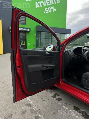Red Volkswagen Golf Plus 2006 in Riga, with an engine capacity of 2.00 L and mileage of 320 thousand km for 2800 €, photo 15 on AUTOMOTO.COM.LV