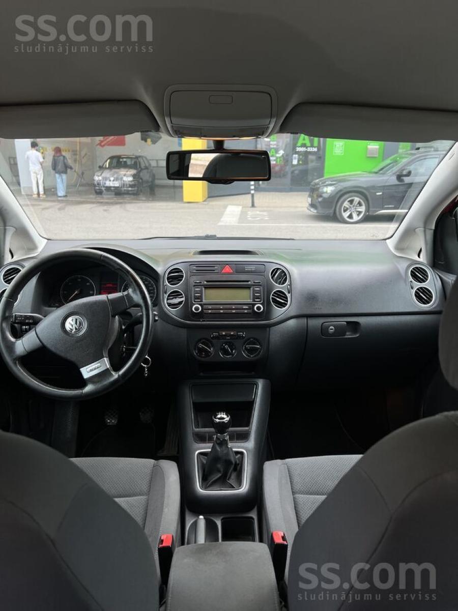Red Volkswagen Golf Plus 2006 in Riga, with an engine capacity of 2.00 L and mileage of 320 thousand km for 2800 €, photo 17 on AUTOMOTO.COM.LV