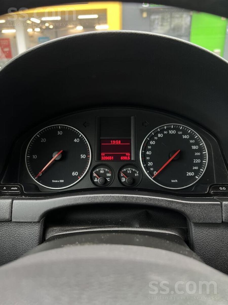 Red Volkswagen Golf Plus 2006 in Riga, with an engine capacity of 2.00 L and mileage of 320 thousand km for 2800 €, photo 19 on AUTOMOTO.COM.LV