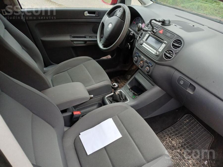 Sarkans Volkswagen Golf Plus 2006 Rīga, ar dzinēja tilpumu 1.90 L un nobraukumu 295 tūkst. km par 2890 €, foto 9 vietnē AUTOMOTO.COM.LV