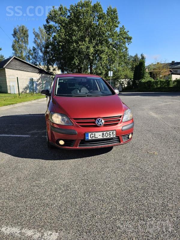 Red Volkswagen Golf Plus 2007 in Valmiera, with an engine capacity of 1.60 L and mileage of 168 thousand km for 2300 €, photo 6 on AUTOMOTO.COM.LV