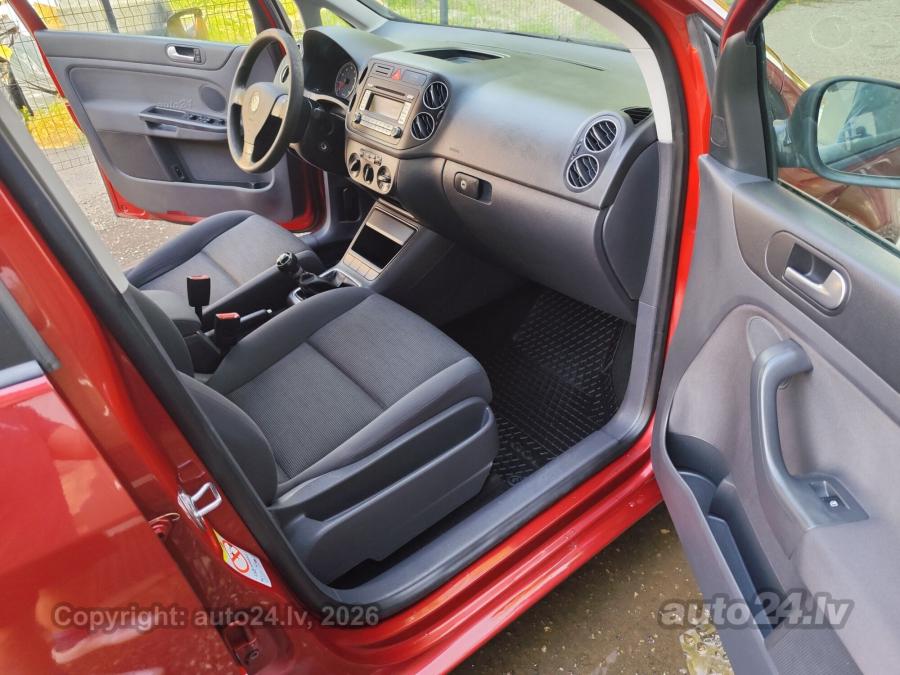 Red Volkswagen Golf Plus 2007 in Tartu, with an engine capacity of 1.60 L and mileage of 210 thousand km for 2199 €, photo 10 on AUTOMOTO.COM.LV