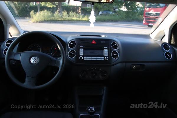 Red Volkswagen Golf Plus 2007 in Tallinn, with an engine capacity of 1.60 L and mileage of 214 thousand km for 3150 €, photo 8 on AUTOMOTO.COM.LV