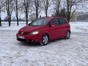 Red Volkswagen Golf Plus 2008 in Kaunas, with an engine capacity of 1.90 L and mileage of 300 thousand km for 1750 €, photo  on AUTOMOTO.COM.LV