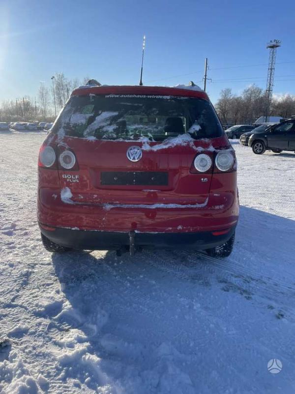 Red Volkswagen Golf Plus 2008 in Marijampole, with an engine capacity of 1.60 L and mileage of 277 thousand km for 2200 €, photo 6 on AUTOMOTO.COM.LV