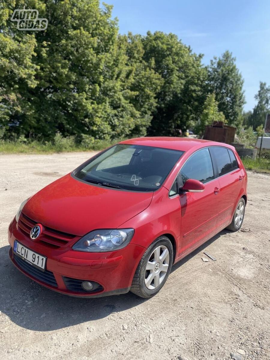 Red Volkswagen Golf Plus 2008 in Vilnius, with an engine capacity of 2.00 L and mileage of 320 thousand km for 1250 €, photo 1 on AUTOMOTO.COM.LV