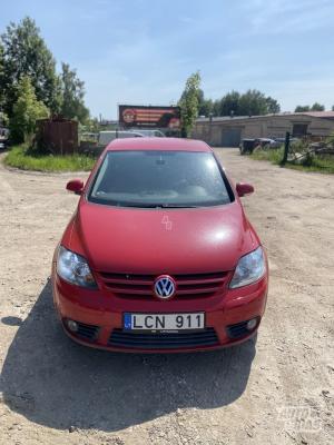 Red Volkswagen Golf Plus 2008 in Vilnius, with an engine capacity of 2.00 L and mileage of 320 thousand km for 1250 €, photo 3 on AUTOMOTO.COM.LV
