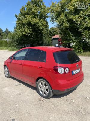 Red Volkswagen Golf Plus 2008 in Vilnius, with an engine capacity of 2.00 L and mileage of 320 thousand km for 1250 €, photo 4 on AUTOMOTO.COM.LV