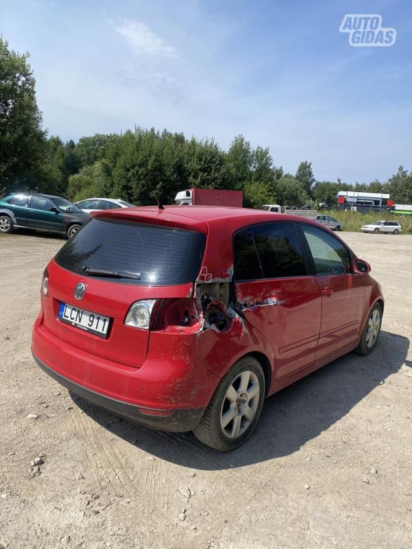 Красный Фольксваген Гольф Плюс 2008 в Вильнюс, объемом двигателя 2.00 л и пробегом 320 тыс. км за 1250 €, фото 7 на AUTOMOTO.COM.LV
