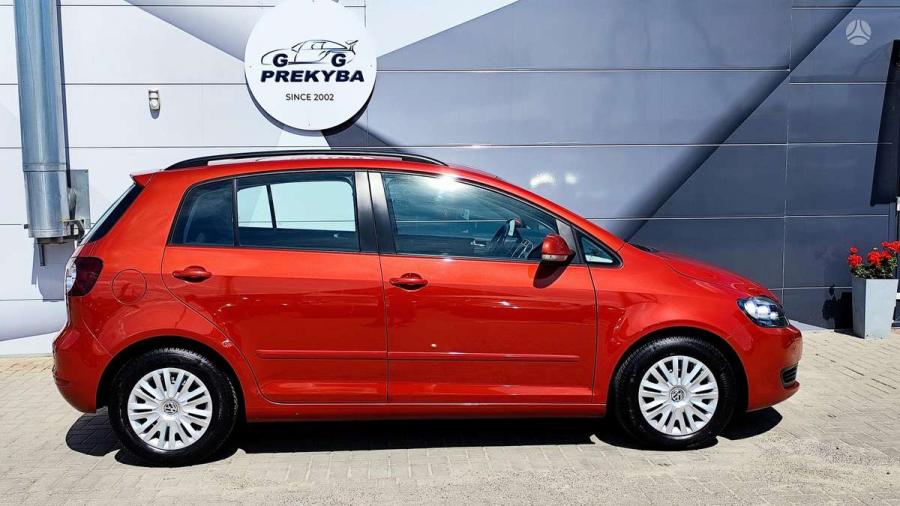 Sarkans Volkswagen Golf Plus 2009 Kauņa, ar dzinēja tilpumu 1.60 L un nobraukumu 177 tūkst. km par 5350 €, foto 6 vietnē AUTOMOTO.COM.LV