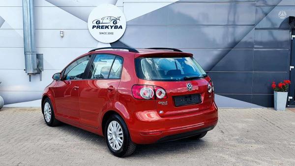 Red Volkswagen Golf Plus 2009 in Kaunas, with an engine capacity of 1.60 L and mileage of 177 thousand km for 5350 €, photo 7 on AUTOMOTO.COM.LV
