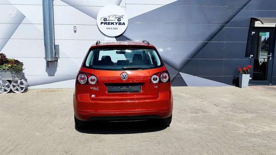 Sarkans Volkswagen Golf Plus 2009 Kauņa, ar dzinēja tilpumu 1.60 L un nobraukumu 177 tūkst. km par 5350 €, foto 9 vietnē AUTOMOTO.COM.LV