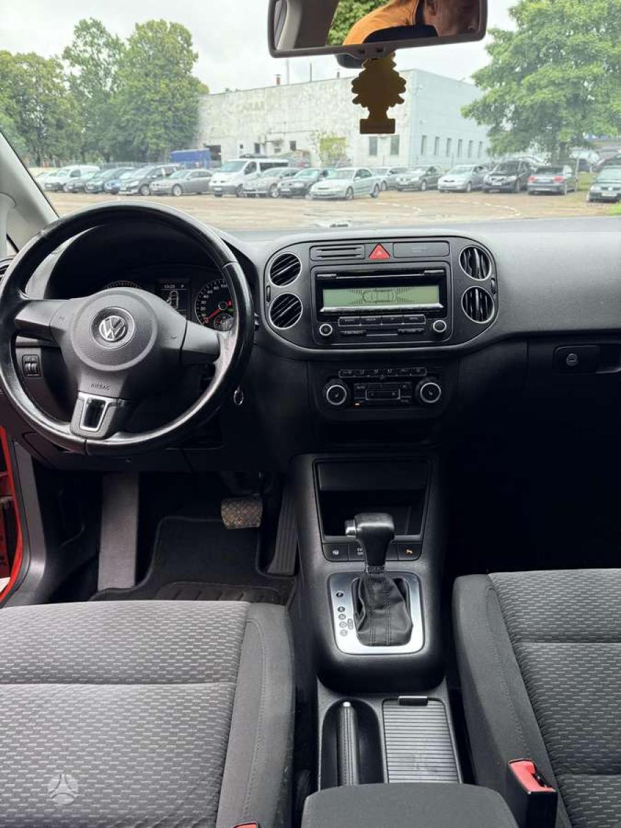 Sarkans Volkswagen Golf Plus 2009 Šauļi, ar dzinēja tilpumu 1.39 L un nobraukumu 156 tūkst. km par 4450 €, foto 8 vietnē AUTOMOTO.COM.LV