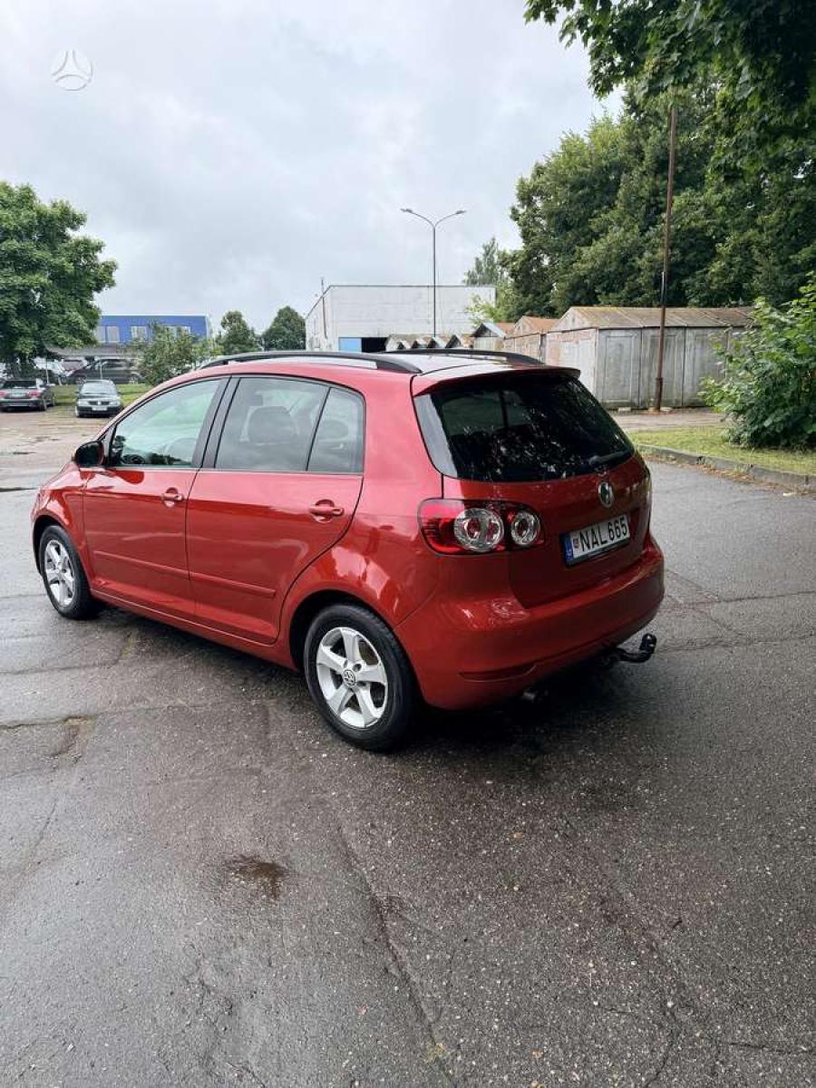 Sarkans Volkswagen Golf Plus 2009 Šauļi, ar dzinēja tilpumu 1.39 L un nobraukumu 156 tūkst. km par 4450 €, foto 11 vietnē AUTOMOTO.COM.LV