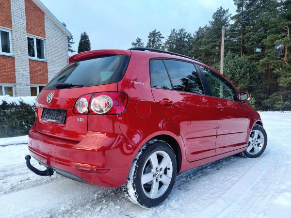 Sarkans Volkswagen Golf Plus 2010 Ignalina, ar dzinēja tilpumu 0.00 L un nobraukumu 236 tūkst. km par 3950 €, foto 5 vietnē AUTOMOTO.COM.LV