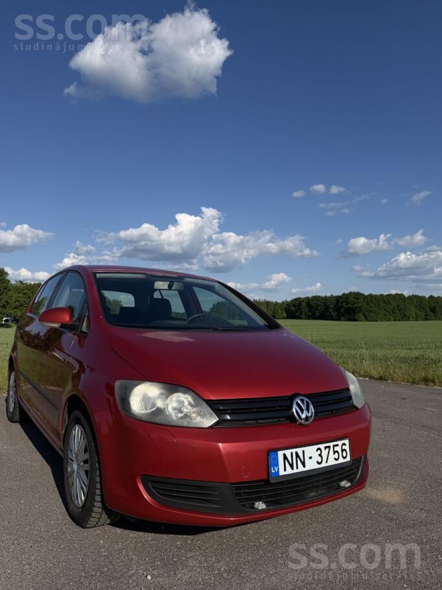 Red Volkswagen Golf Plus 2010 in Riga, with an engine capacity of 1.60 L and mileage of 249 thousand km for 3150 €, photo 7 on AUTOMOTO.COM.LV