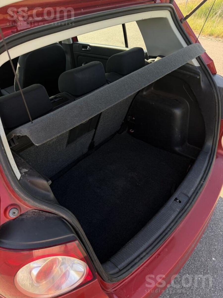 Red Volkswagen Golf Plus 2010 in Riga, with an engine capacity of 1.60 L and mileage of 249 thousand km for 3150 €, photo 10 on AUTOMOTO.COM.LV