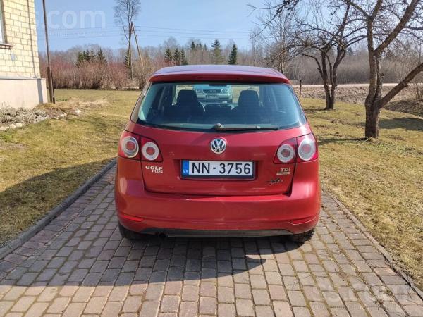 Красный Фольксваген Гольф Плюс 2010 в Алуксне, объемом двигателя 1.60 л и пробегом 248 тыс. км за 3350 €, фото 3 на AUTOMOTO.COM.LV