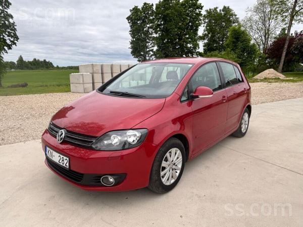 Sarkans Volkswagen Golf Plus 2011 Alūksne, ar dzinēja tilpumu 1.20 L un nobraukumu 280 tūkst. km par 4750 €, foto 1 vietnē AUTOMOTO.COM.LV