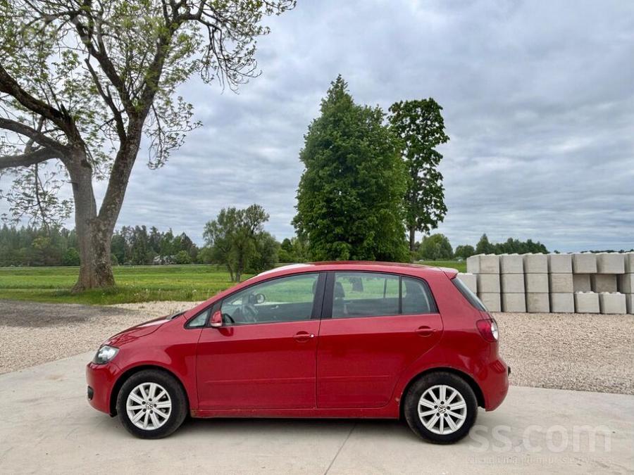 Sarkans Volkswagen Golf Plus 2011 Alūksne, ar dzinēja tilpumu 1.20 L un nobraukumu 280 tūkst. km par 4750 €, foto 3 vietnē AUTOMOTO.COM.LV