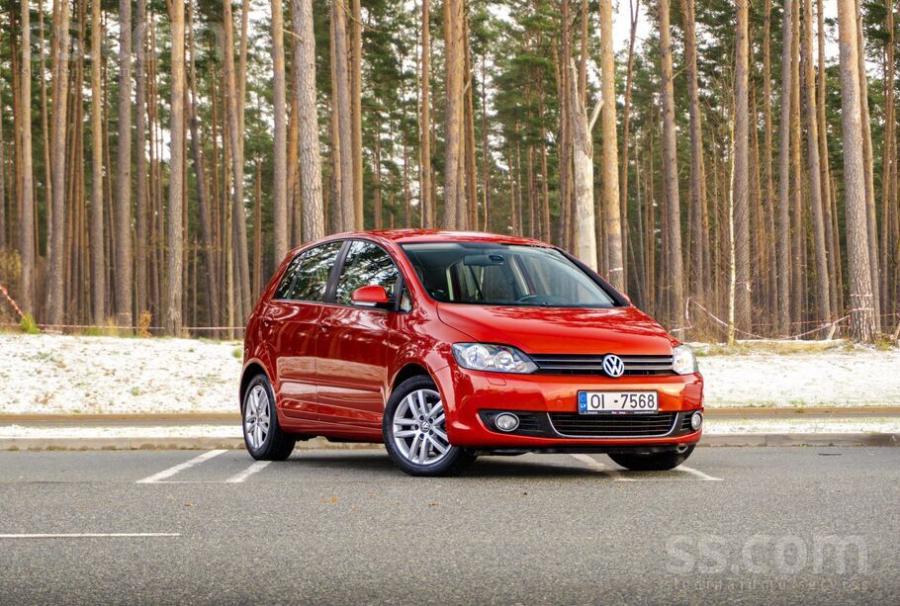Red Volkswagen Golf Plus 2012 in Riga, with an engine capacity of 1.20 L and mileage of 304 thousand km for 4990 €, photo 3 on AUTOMOTO.COM.LV