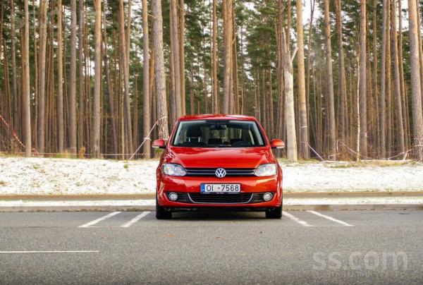 Sarkans Volkswagen Golf Plus 2012 Rīga, ar dzinēja tilpumu 1.20 L un nobraukumu 304 tūkst. km par 4990 €, foto 3 vietnē AUTOMOTO.COM.LV