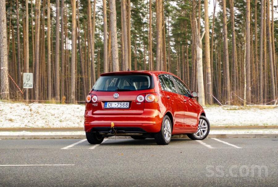 Red Volkswagen Golf Plus 2012 in Riga, with an engine capacity of 1.20 L and mileage of 304 thousand km for 4990 €, photo 6 on AUTOMOTO.COM.LV