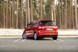 Red Volkswagen Golf Plus 2012 in Riga, with an engine capacity of 1.20 L and mileage of 304 thousand km for 4990 €, photo 8 on AUTOMOTO.COM.LV