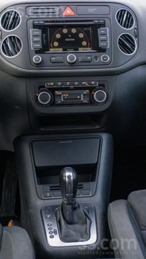 Red Volkswagen Golf Plus 2012 in Riga, with an engine capacity of 1.20 L and mileage of 304 thousand km for 4990 €, photo 13 on AUTOMOTO.COM.LV