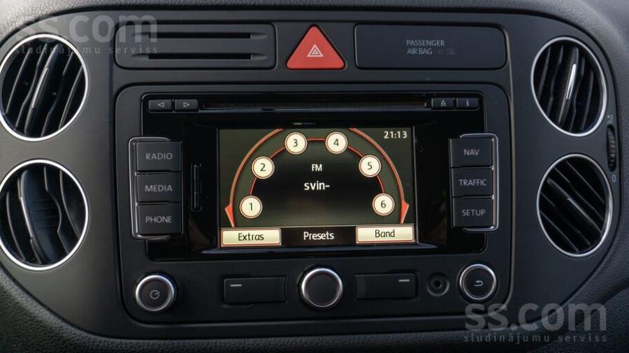 Red Volkswagen Golf Plus 2012 in Riga, with an engine capacity of 1.20 L and mileage of 304 thousand km for 4990 €, photo 18 on AUTOMOTO.COM.LV