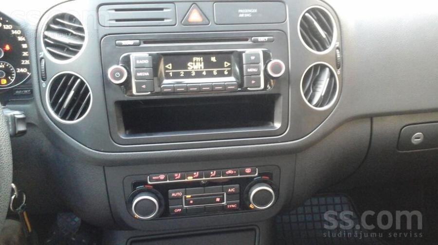 Red Volkswagen Golf Plus 2013 in Ogre, with an engine capacity of 1.20 L and mileage of 208 thousand km for 4590 €, photo 22 on AUTOMOTO.COM.LV