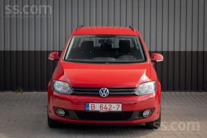 Red Volkswagen Golf Plus 2013 in Talsi, with an engine capacity of 1.60 L and mileage of 210 thousand km for 5850 €, photo 3 on AUTOMOTO.COM.LV
