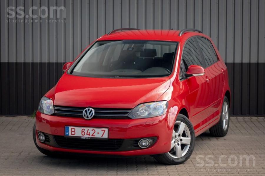 Red Volkswagen Golf Plus 2013 in Talsi, with an engine capacity of 1.60 L and mileage of 210 thousand km for 5850 €, photo 4 on AUTOMOTO.COM.LV