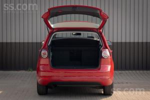 Red Volkswagen Golf Plus 2013 in Talsi, with an engine capacity of 1.60 L and mileage of 210 thousand km for 5850 €, photo 7 on AUTOMOTO.COM.LV