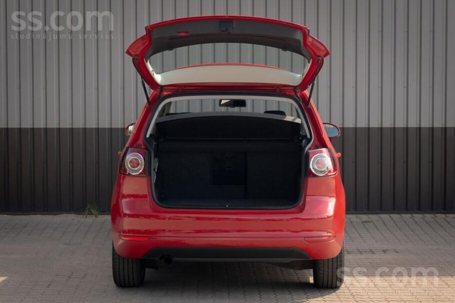 Red Volkswagen Golf Plus 2013 in Talsi, with an engine capacity of 1.60 L and mileage of 210 thousand km for 5850 €, photo 7 on AUTOMOTO.COM.LV