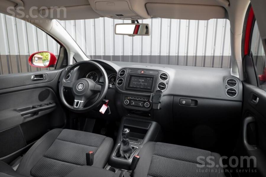 Red Volkswagen Golf Plus 2013 in Talsi, with an engine capacity of 1.60 L and mileage of 210 thousand km for 5850 €, photo 9 on AUTOMOTO.COM.LV