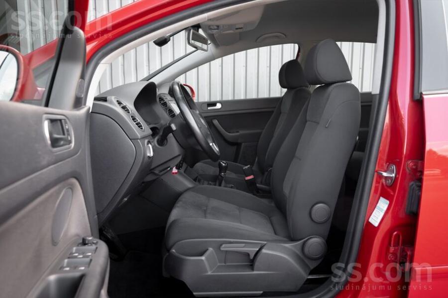 Red Volkswagen Golf Plus 2013 in Talsi, with an engine capacity of 1.60 L and mileage of 210 thousand km for 5850 €, photo 10 on AUTOMOTO.COM.LV