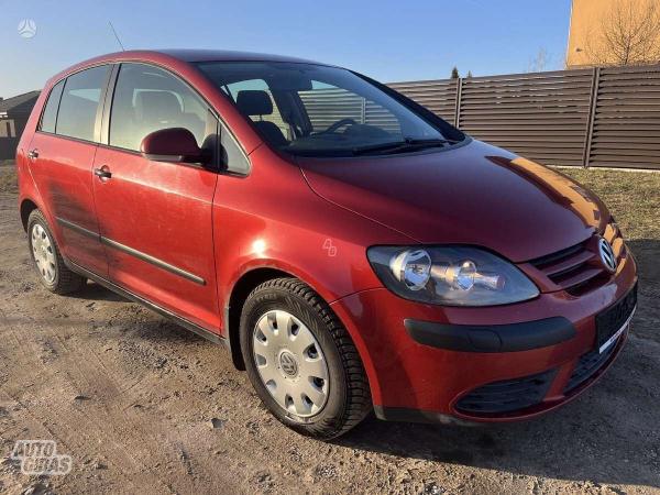 Sarkans Volkswagen Golf Plus 2005 Kauņa, ar dzinēja tilpumu 1.60 L un nobraukumu 237 tūkst. km par 1650 €, foto 1 vietnē AUTOMOTO.COM.LV