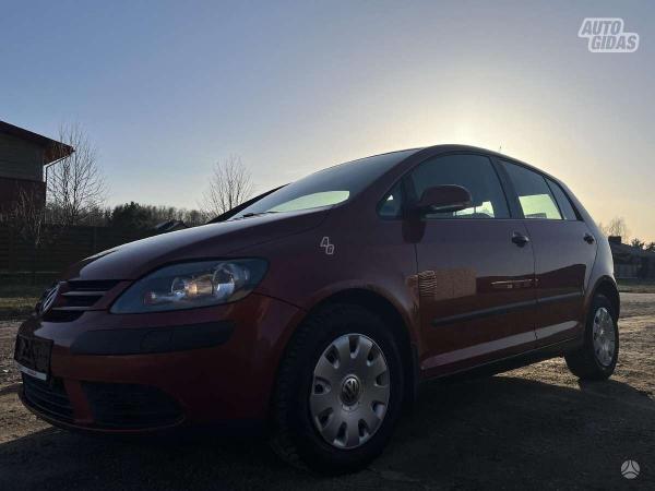 Sarkans Volkswagen Golf Plus 2005 Kauņa, ar dzinēja tilpumu 1.60 L un nobraukumu 237 tūkst. km par 1650 €, foto 3 vietnē AUTOMOTO.COM.LV