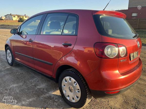 Sarkans Volkswagen Golf Plus 2005 Kauņa, ar dzinēja tilpumu 1.60 L un nobraukumu 237 tūkst. km par 1650 €, foto 5 vietnē AUTOMOTO.COM.LV