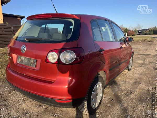 Sarkans Volkswagen Golf Plus 2005 Kauņa, ar dzinēja tilpumu 1.60 L un nobraukumu 237 tūkst. km par 1650 €, foto 7 vietnē AUTOMOTO.COM.LV