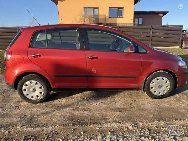 Sarkans Volkswagen Golf Plus 2005 Kauņa, ar dzinēja tilpumu 1.60 L un nobraukumu 237 tūkst. km par 1650 €, foto 8 vietnē AUTOMOTO.COM.LV