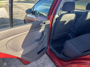 Sarkans Volkswagen Golf Plus 2005 Kauņa, ar dzinēja tilpumu 1.60 L un nobraukumu 237 tūkst. km par 1650 €, foto 14 vietnē AUTOMOTO.COM.LV